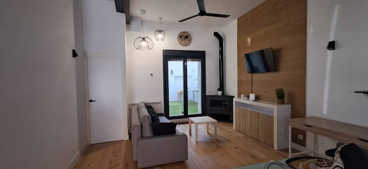 Beautiful First Floor Apartment & Terrace - Madrid