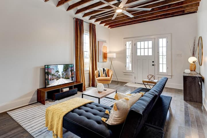 Charming Stay In Lower Garden District - Gretna, LA