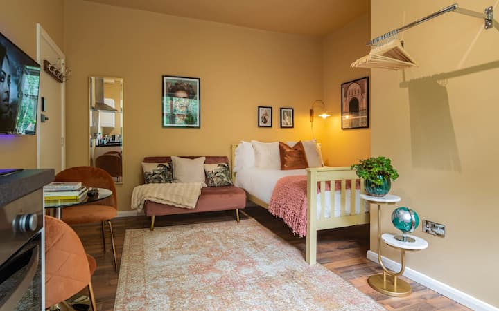 Bright, Airy Studio In London - Golders Green - London