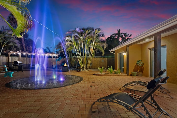 Coastal Villa W/ Amazing Courtyard - Splash Pad! - Sarasota, FL