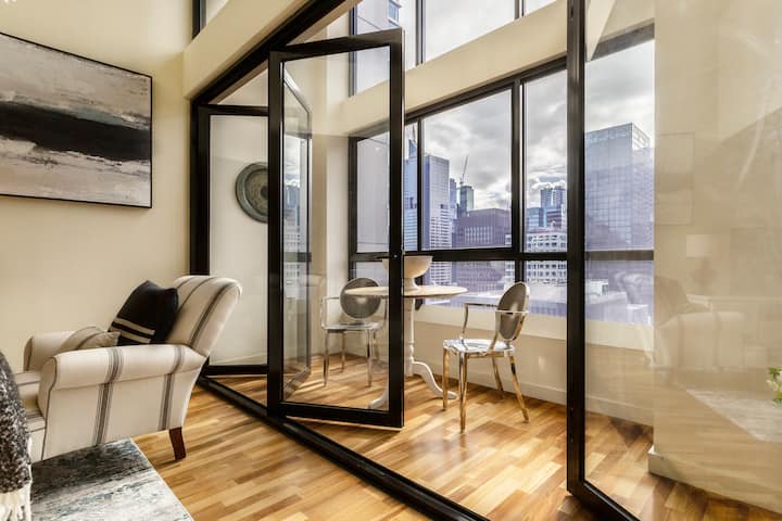 Parisian Château Loft • Downtown Melbourne Escape - Melbourne