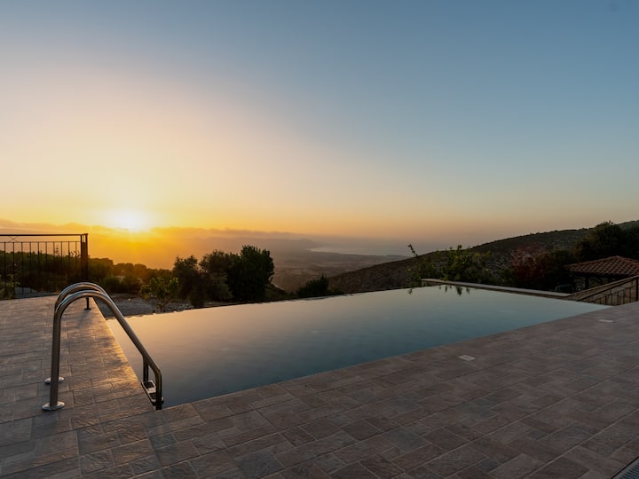Sanders View - Cozy 3-Bdr. Villa w/ Infinity Pool - Villas for Rent in Peristerona, Paphos ...