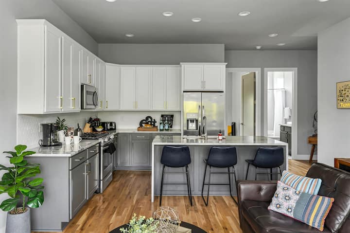 Spacious Nashville Retreat: Sleeps 12 + Rooftop - Nashville, TN