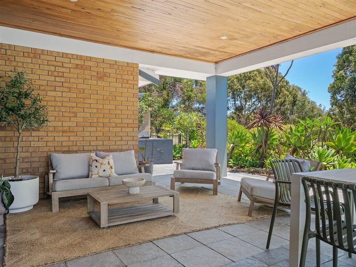 Macleod's Fairway: Your Golfside Family Getaway - Busselton