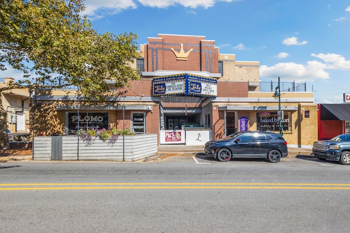 Razorback Retreat On Dickson Street - Fayetteville, AR