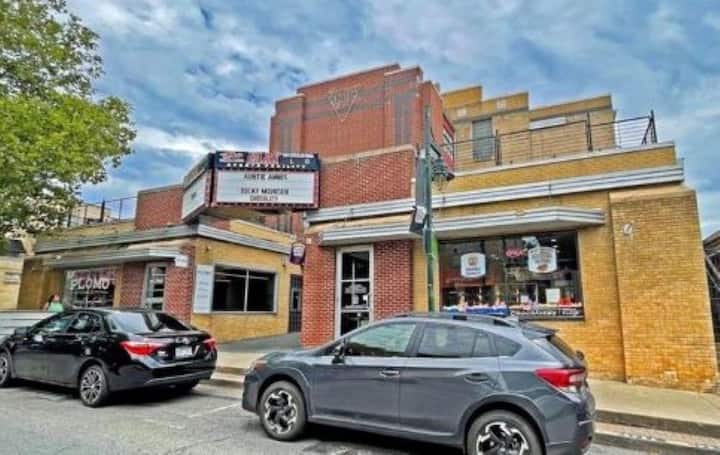 Razorback Retreat On Dickson Street - Fayetteville, AR