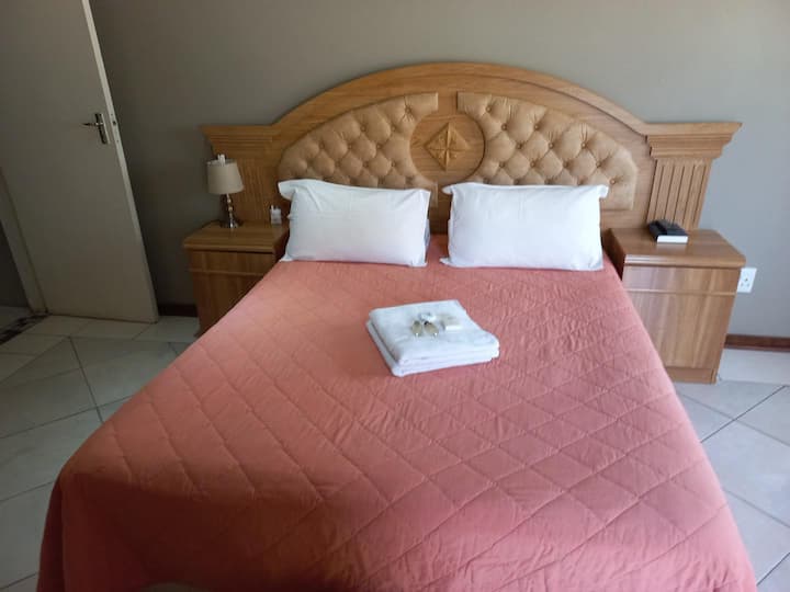 Black Swan | Room 19 With Double Bed - Boshoek