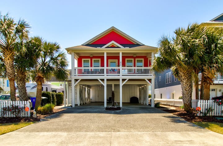 Hot Dogs In Paradise: Pet Friendly | Walk To Beach - Carolina Beach, NC