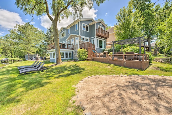Lakefront Oasis W/ Boat Dock, Fire Pit, Grill - Bristol Renaissance Faire