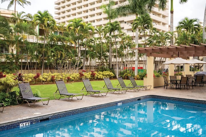 Cw Royal Garden At Waikiki | King Balcony Studio - Honolulu