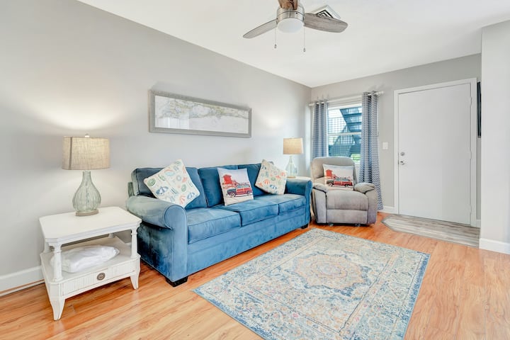 Relaxing 1br 2nd-floor | Balcony | Pool - Bradenton Beach