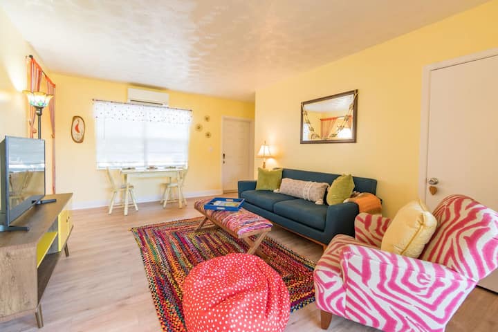 Boho Cocoa Beach 1br Steps To Beach - Cocoa Beach, FL