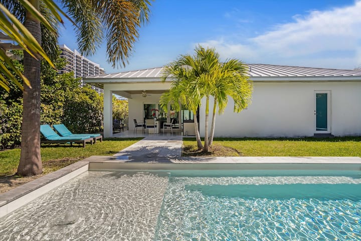 Island Oasis • 4br Home W/ Heated Pool + Jacuzzi - Miami Beach, FL