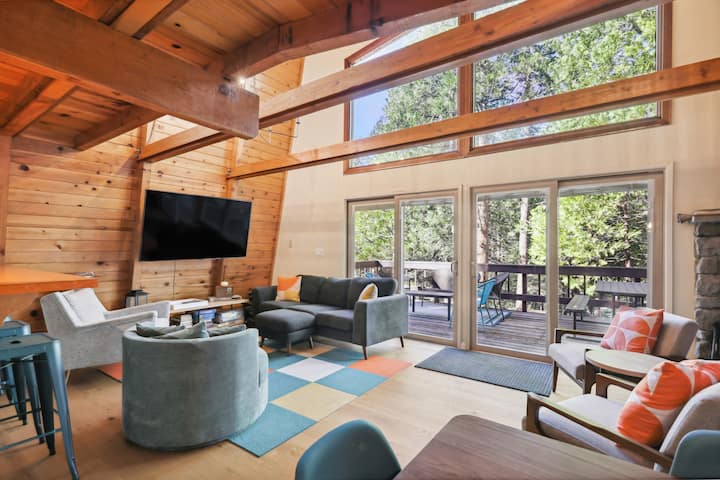Charming Pinecrest Cabin W/ Private Deck - Strawberry, CA