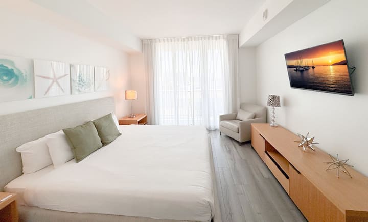 001 Beautiful One Bedroom Apartment Great Location - Hallandale Beach, FL