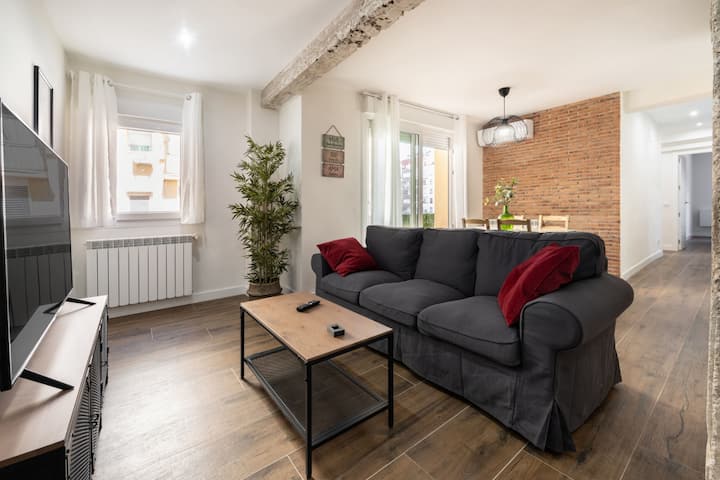 Spacious & Bright-3bedrooms 2bathrooms-av. America - Universidad de Navarra. Sede de Postgrado. Edificio Alumni. ISEM