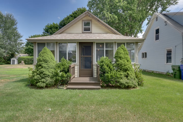 'Grandma's Cottage' W/ Sunroom: Walk To Beach - Old Saybrook, CT