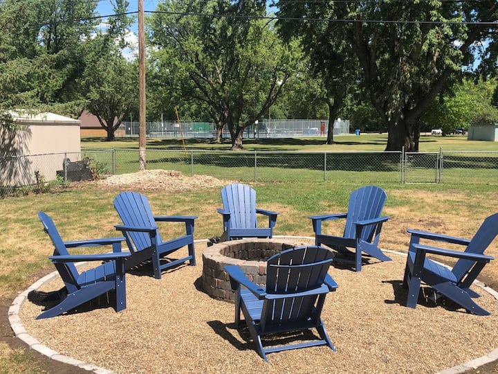 Park Place - 4 Bedroom Home With A Park! - Sioux Falls, SD