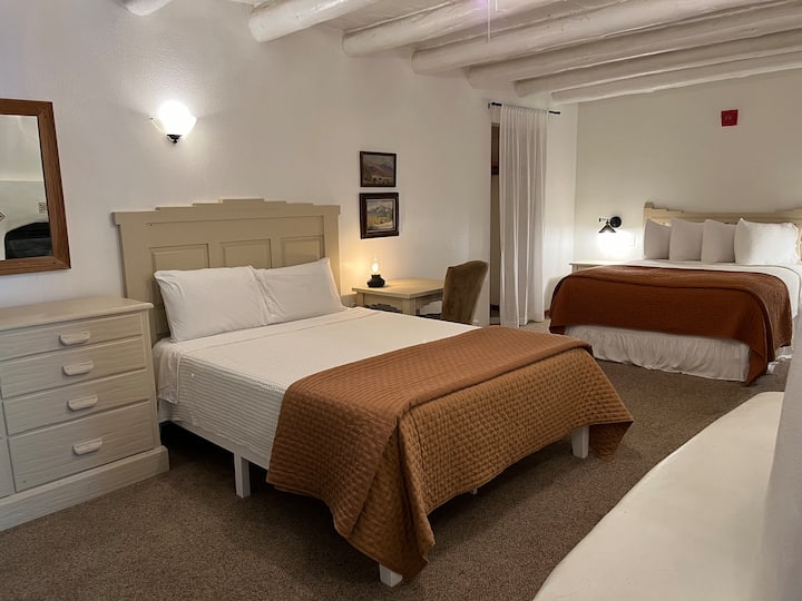Triple Queen Room W/ Shared Deck - 14 - Taos, NM