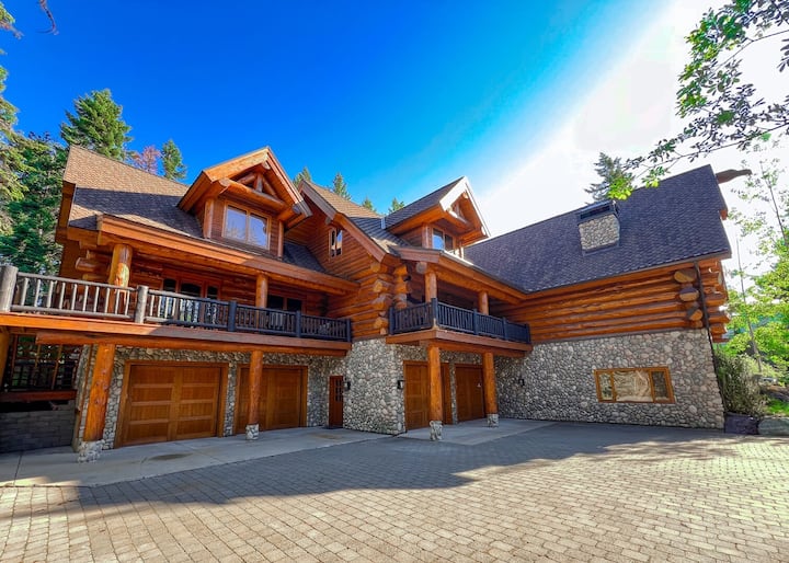 Grand Alpine Lodge, Ski In/out, Hot Tub, Sleeps 20 - Whitefish, MT
