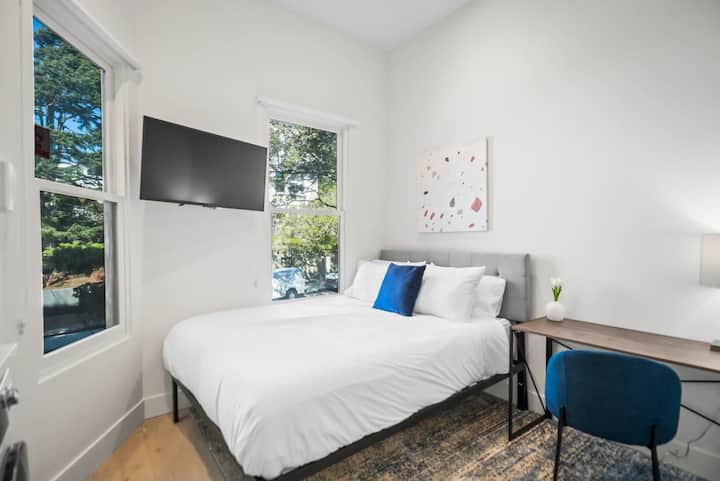 The Addison By Kasa | Standard Queen Studio - San Francisco, CA