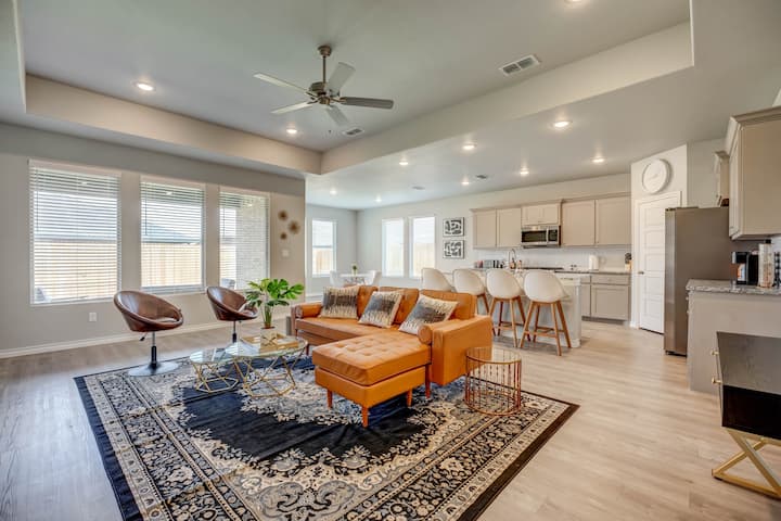 Modern 4 Bedroom 3 Bathroom Home In Lubbock - Lubbock, TX