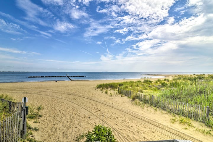 Walk To Public Beach Access: Norfolk Family Home - Norfolk, VA