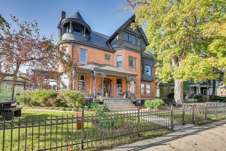 Stunning Historic Home W/ Original Features! - Jackson, MI