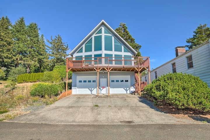 Bay City Home W/ Gorgeous Bay Views From Deck - Tillamook, OR