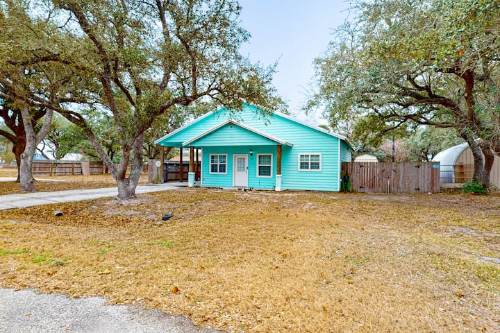 Coastal 2br Dog Friendly | Patio | Firepit - Rockport, TX