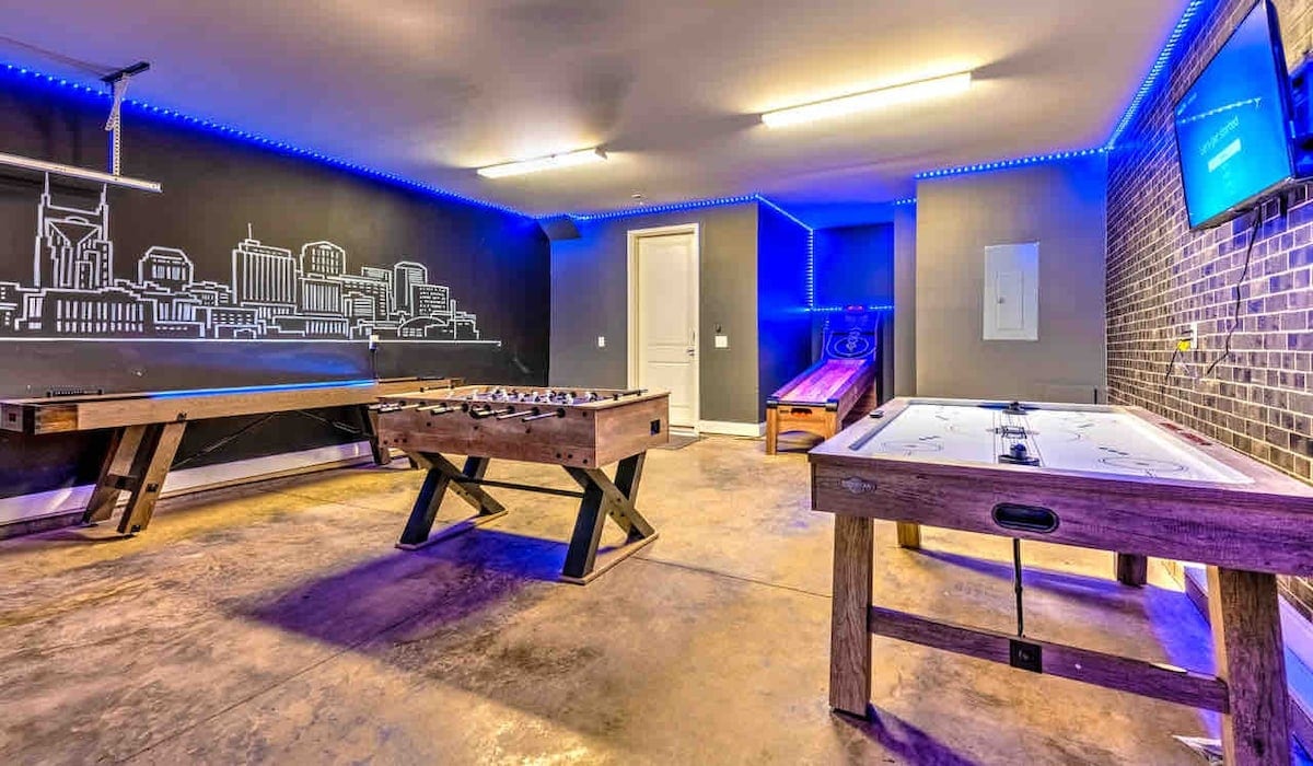 New Luxury Home! 10 Beds! Baller game room! - Houses for Rent in ...