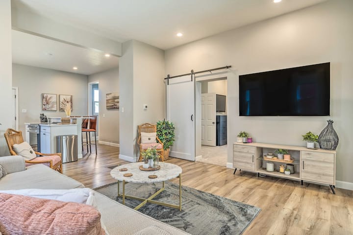 Quaint + Cozy Indianapolis Getaway W/ Yard! - Indianapolis, IN