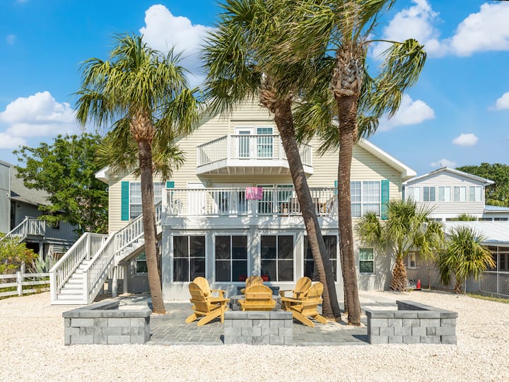 Dune Villa | 3 Units, 3 Living & Kitchen Spaces - Tybee Island, GA