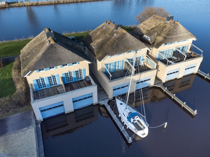 Maison Au Toit De Chaume Avec Vue Sur L'eau - Stavoren