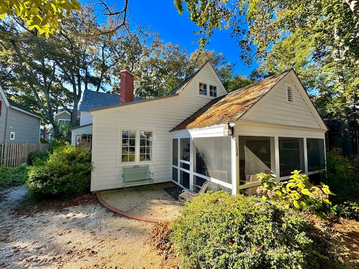 Classic Beach House One Block From Boardwalk - Rehoboth Beach, DE