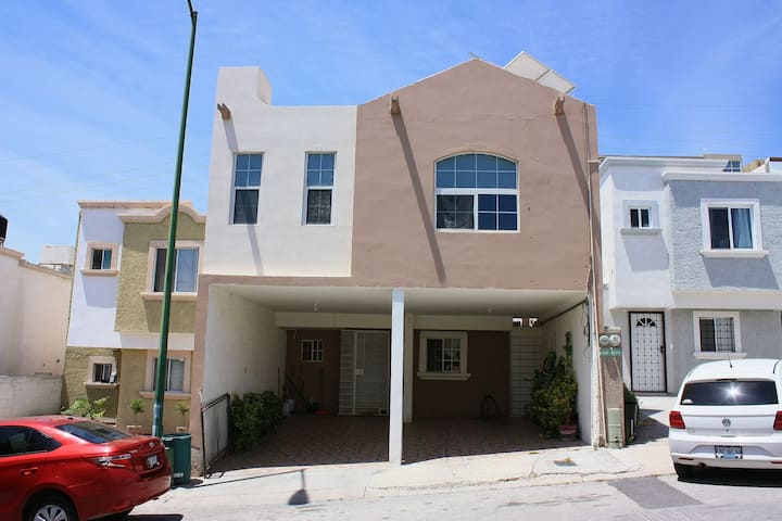 Casa Grande Y Cómoda En Fraccionamiento Privado - Chihuahua