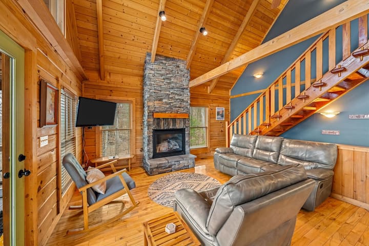 Secluded Cabin Near Heart Of Wears Valley - Townsend, TN