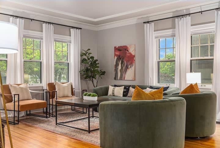 Elegant 3br Oasis In Dundee, Close To Downtown! - Omaha, NE