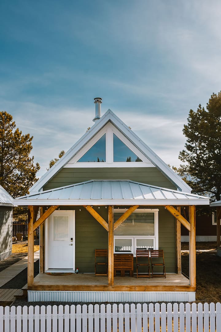Baldy- Modern Tiny Home In Historic Nordegg - Alberta