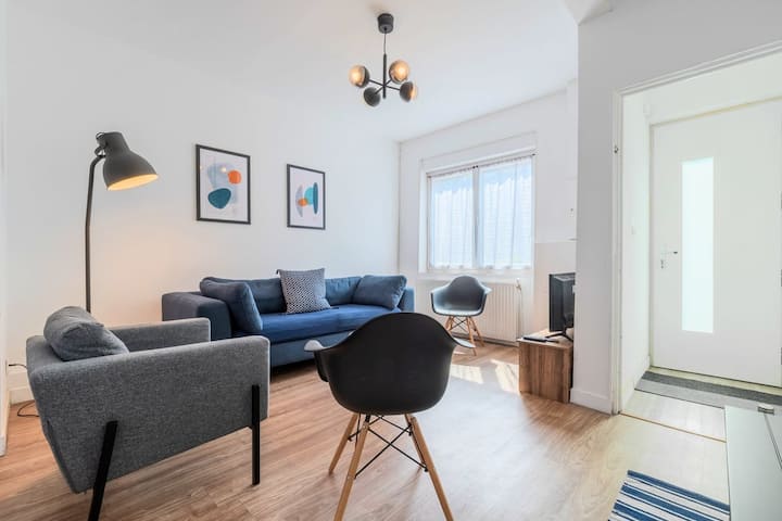 Magnifique Maison 8 Pers. 4 Chambres + Terrasse ! - Mouscron