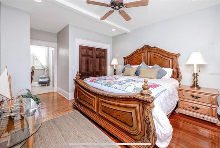 Private Updated Suite In Heart Of Downtown Dunedin - Dunedin, FL