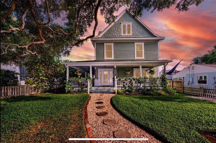 Whole House W/ Cottage Sleeps 14 Total - Dunedin, FL