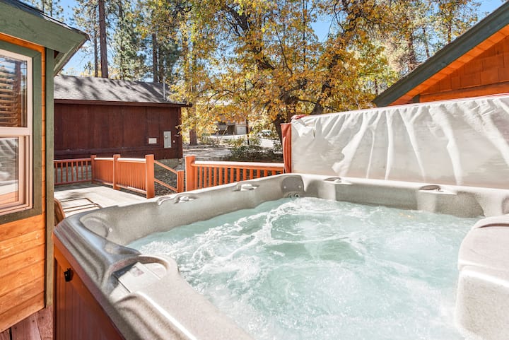 Log Cabin W/hot Tub, Walk To Slopes W/game Room - Big Bear Lake, CA
