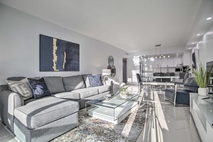 < Half-mi To Beach: Sunny Isles Resort Condo - Aventura, FL