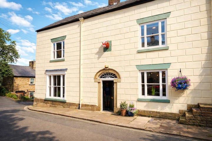 Historic Cottage With Hot Tub - Castleton