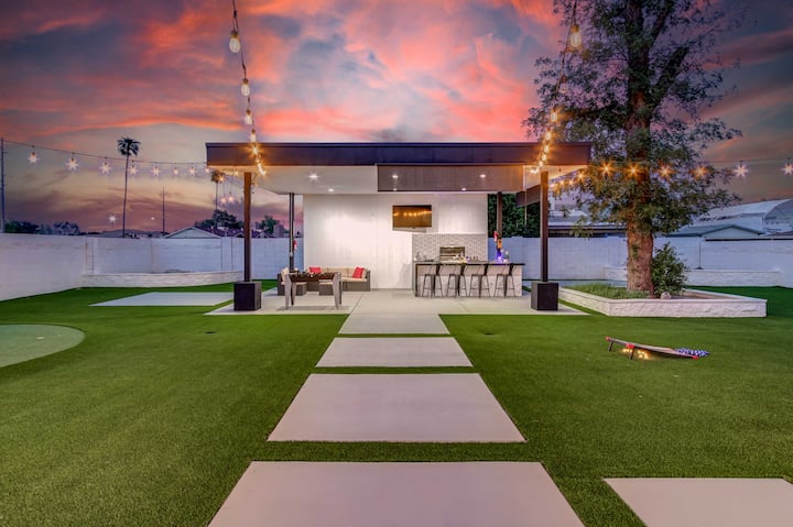 Indoor & Outdoor Fun! Upscale Peoria Home - Sun City, AZ