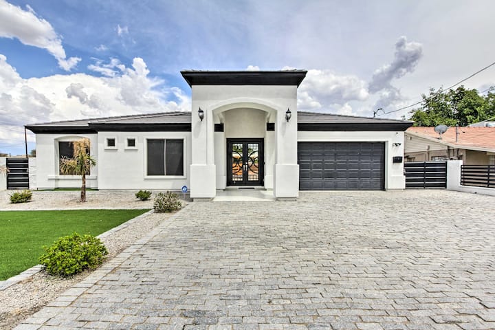 Putting Green & Gazebo: Upscale Peoria Home - Peoria, AZ