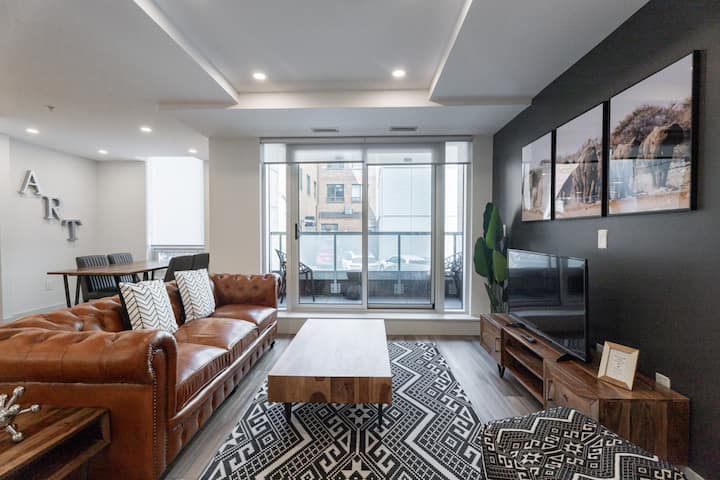 Enchanting 1br W/den With Gym, Near Public Gardens - Halifax, NS, Canada