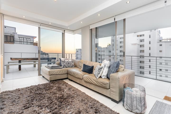 Modern 3 Bed W/ Pool And Ocean Views, Backup Power - Camps Bay