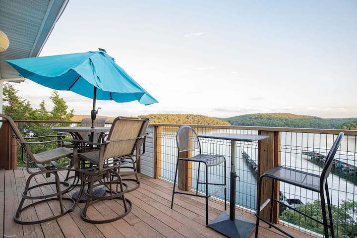 Penthouse Living In The Heart Of The State Park - Osage Beach, MO